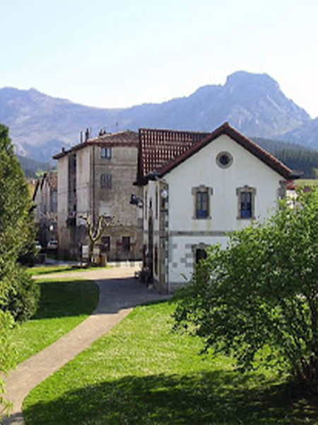 ABADIÑO EL PUEBLO A LAS FALDAS DE URKIOLA